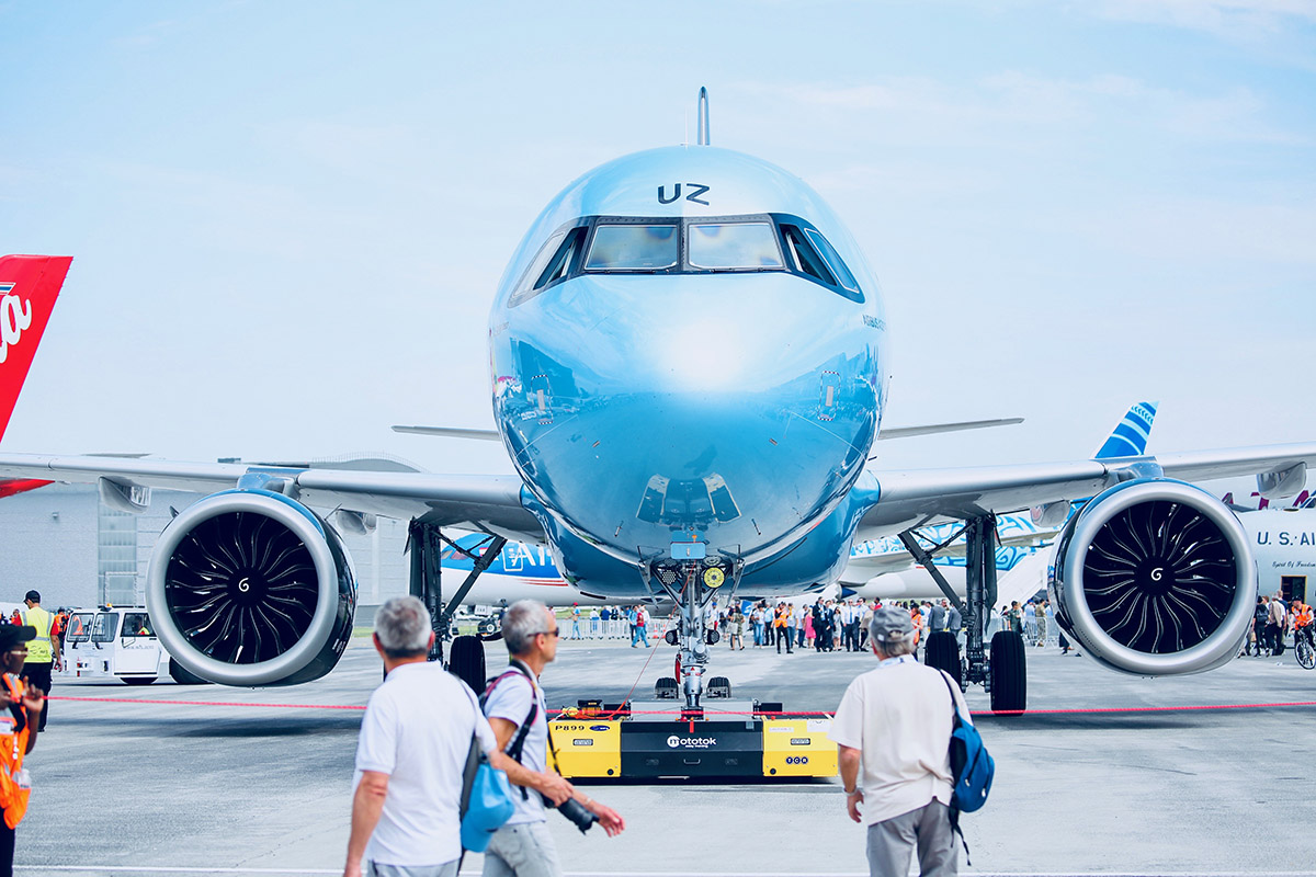 A Flight Of Fancy: This New York-Paris Jet Route Is Plush And Fast. It ...