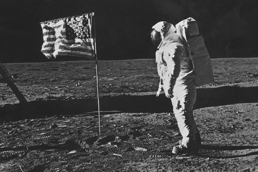 Heaven Can t Wait GE Engineer Led NASA During Historic Moon Landing