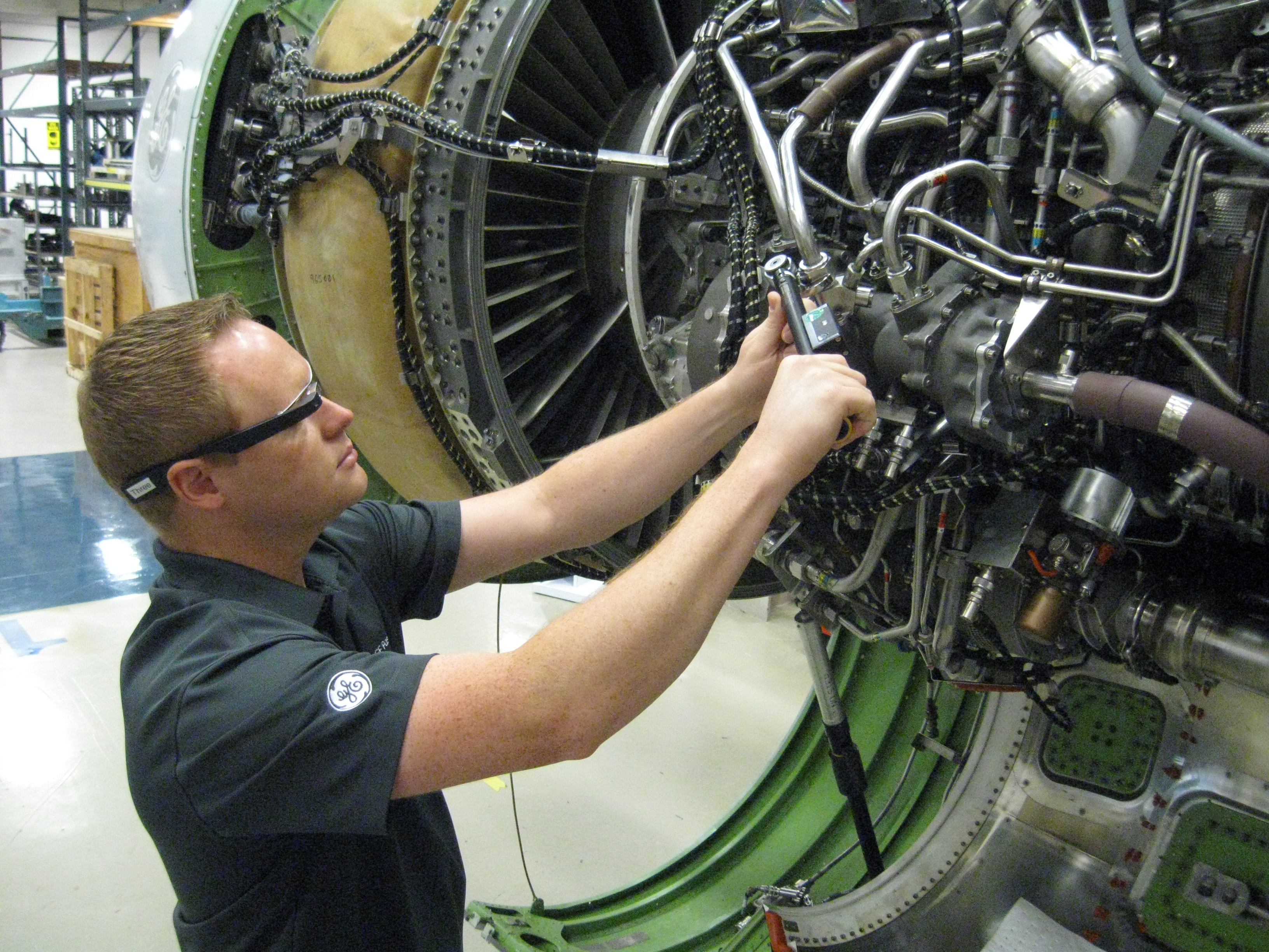 Smart Specs: OK Glass, Fix This Jet Engine | GE News